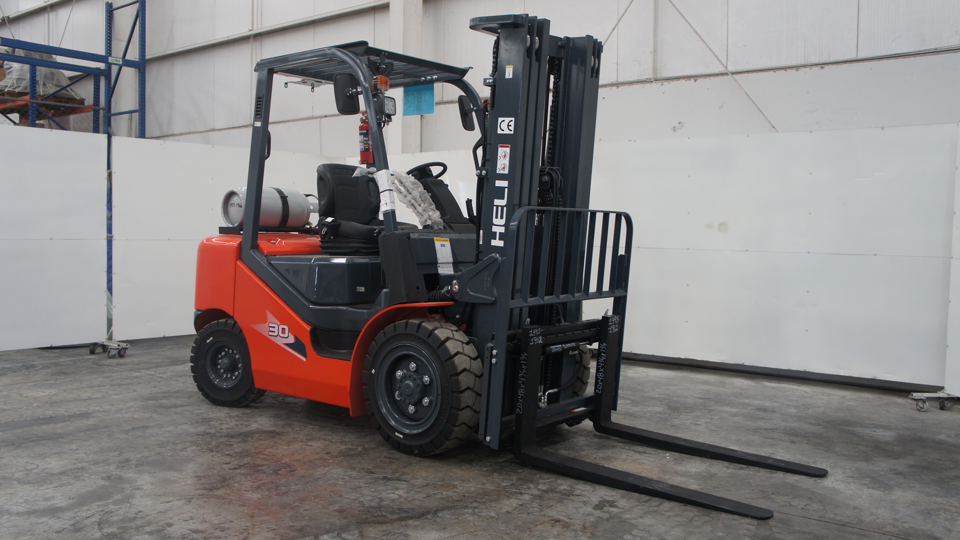 MONTACARGAS HOMBRE SENTADO, GAS LP, 5000 LB, CLARK