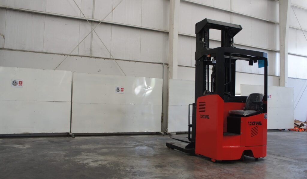 Montacargas Hombre Parado Doble Reach, HANDO FRB100D, 2 Toneladas ...