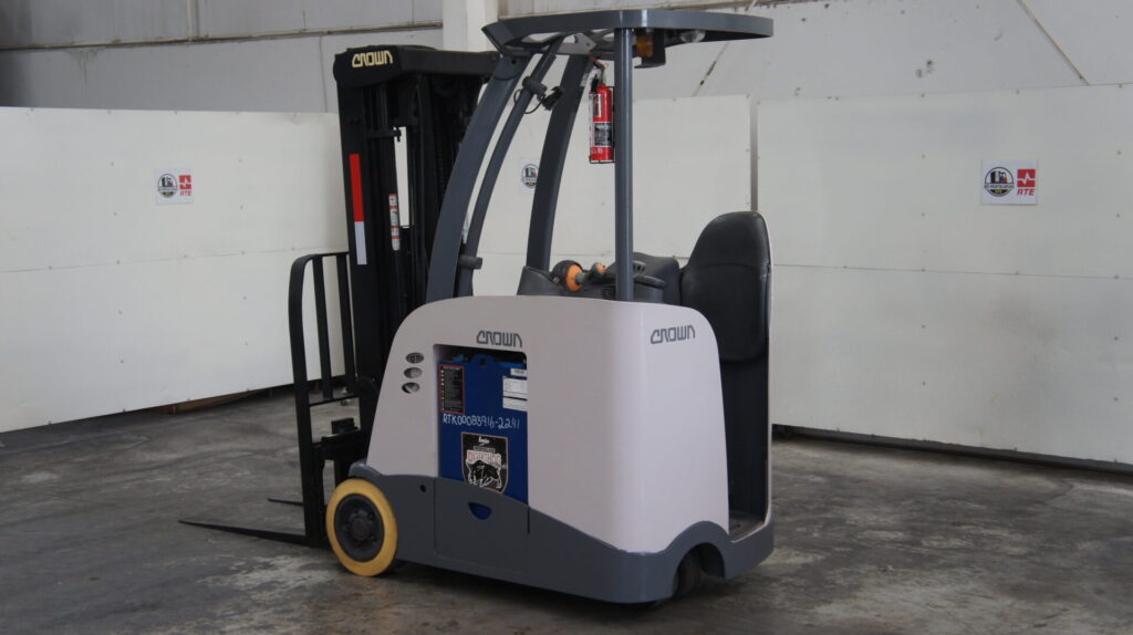 Montacargas Crown RC5530-30 Hombre Parado, Electrico, 3000 Lb, Semi ...