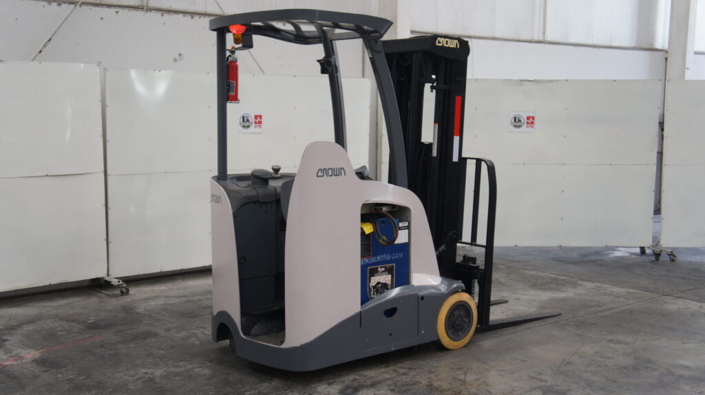 Montacargas Crown RC5530-30 Hombre Parado, Electrico, 3000 Lb, Semi ...