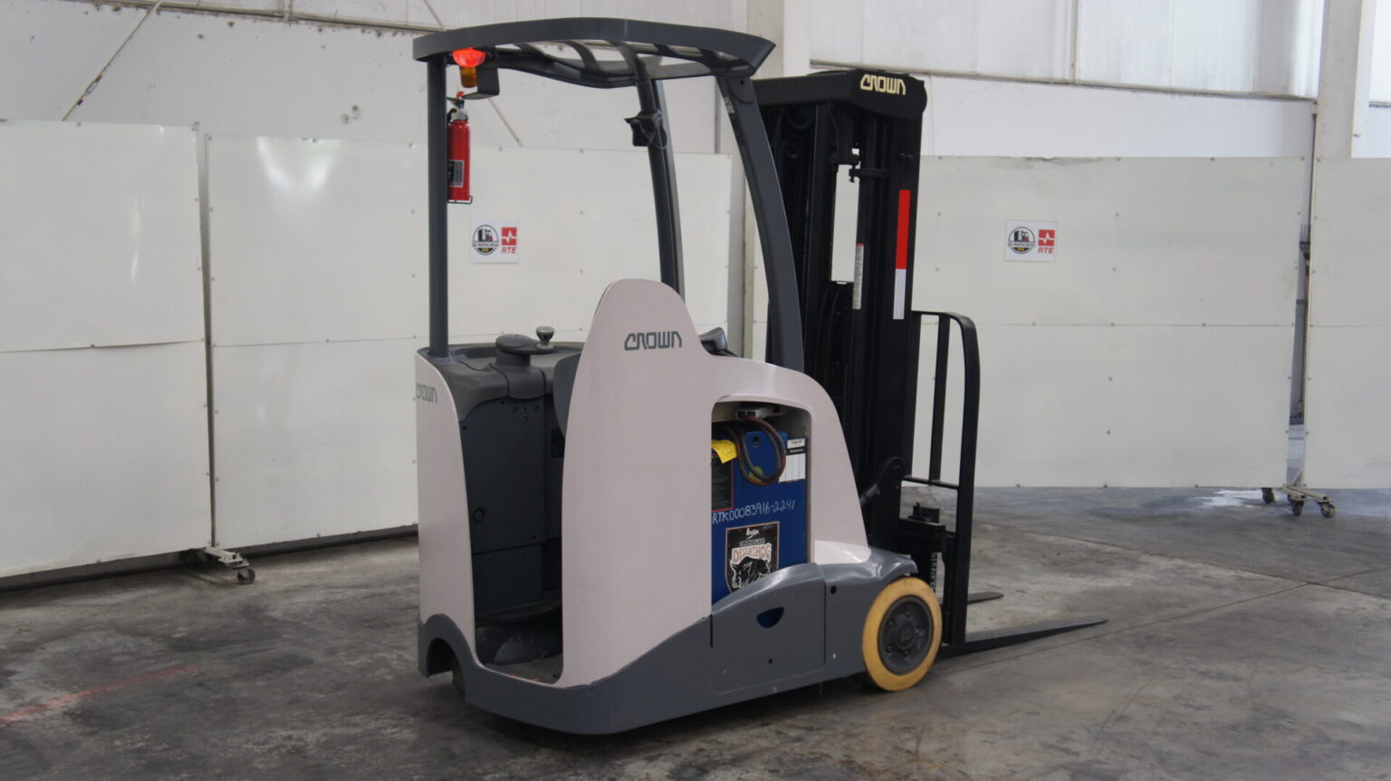 Montacargas Crown RC5530-30 Hombre Parado, Electrico, 3000 Lb, Semi ...