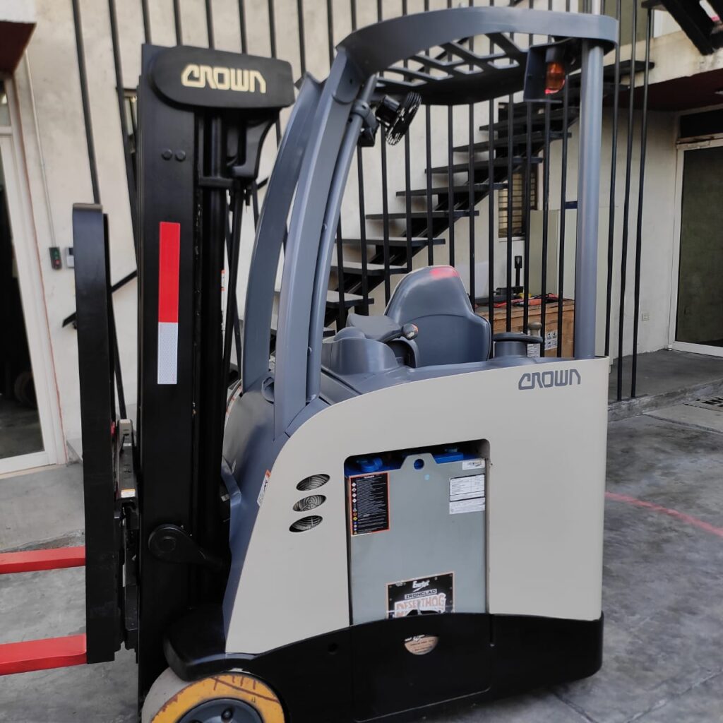 Montacargas Crown RC5530-30 Hombre Parado, Electrico, 3000 Lb, Semi ...